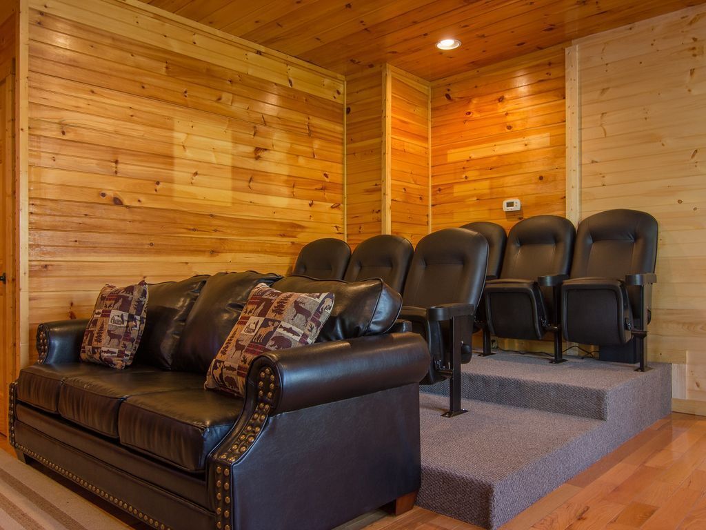 Family Fun Getaway-hot Tub, Theater + More- 2 Mi To Gatlinburg Arts & Crafts!!! - Gatlinburg, TN