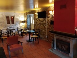 Smart TV de 24 polegadas com canais por cabo, televisor