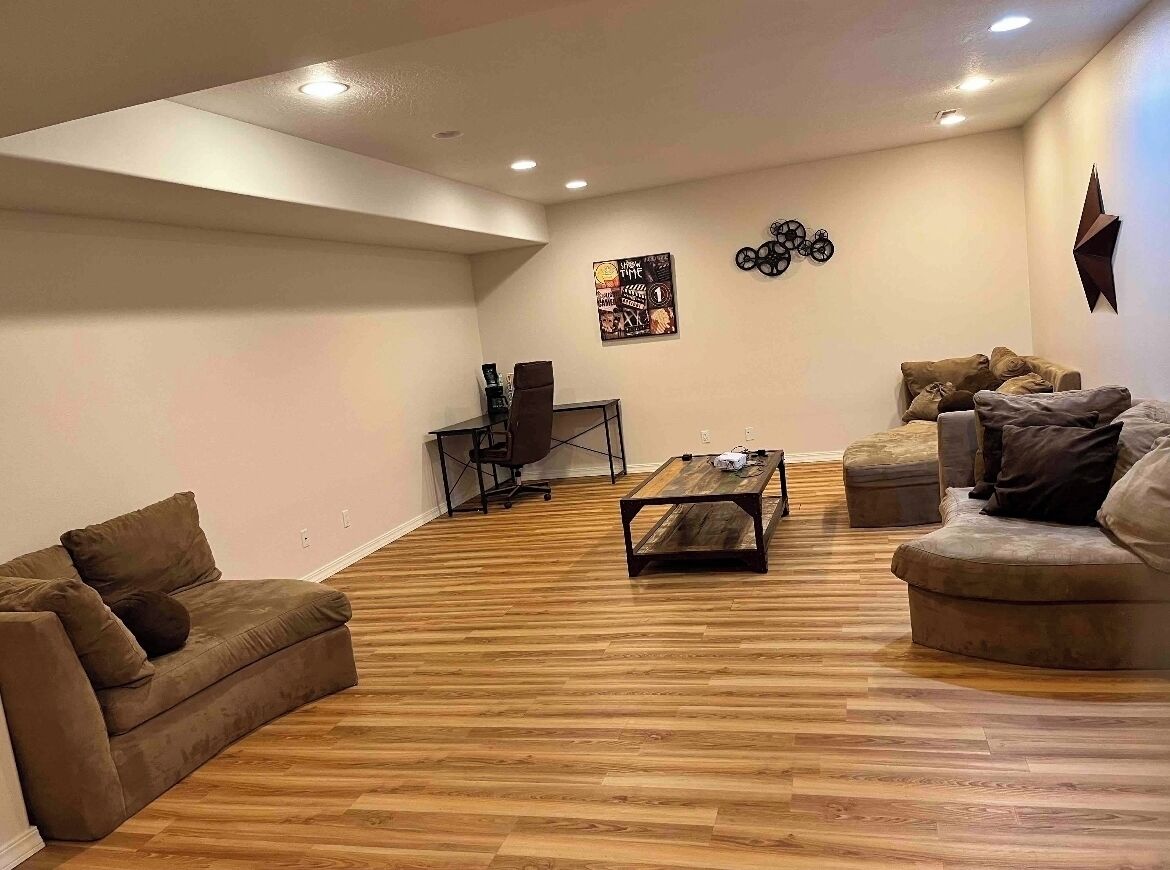 Two Bedroom In An Upscale Residence. Pet Friendly On A Case By Case Basis. - Great Falls, MT