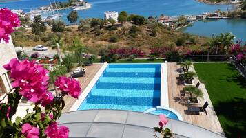 Piscina interior, piscina exterior, toldos gratuitos, guarda-sóis