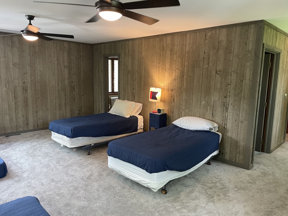 Lake House With Spectacular Sunsets & Boat Dock - Buckeye Lake State Park, Millersport