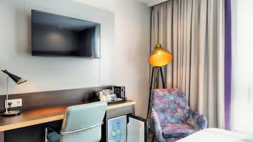 Quarto casal superior | Quartos à prova de som, Wi-Fi de cortesia