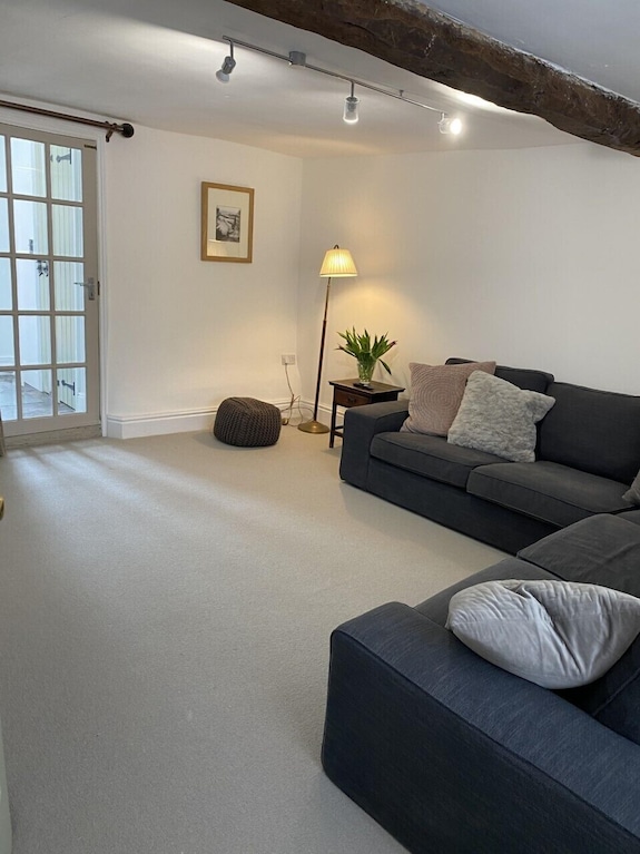 Cute, Stylish Cottage Full Of Character - Warwickshire