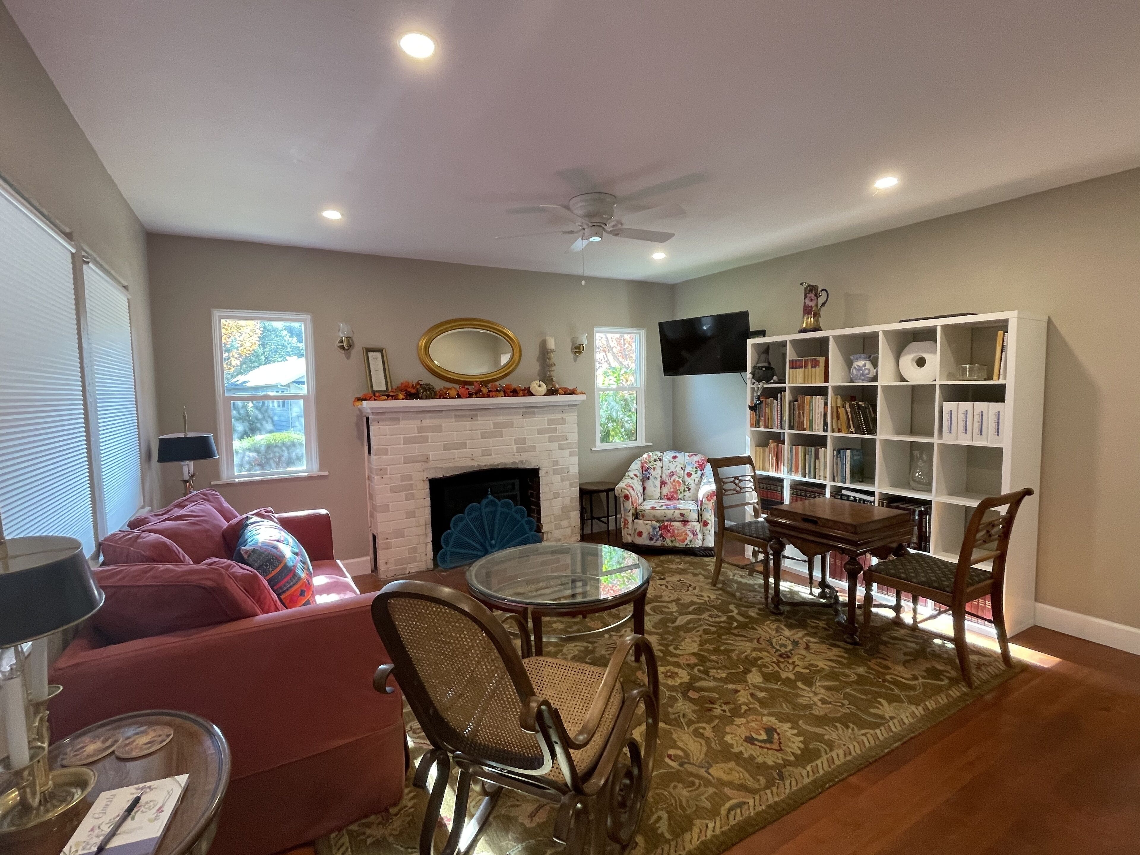 Quaint Two Bedroom Residential Home With Wood Stove - Murphys, CA