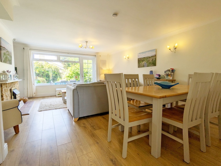A Family House That Sleeps 5 Guests In 3 Bedrooms - Hayling Island