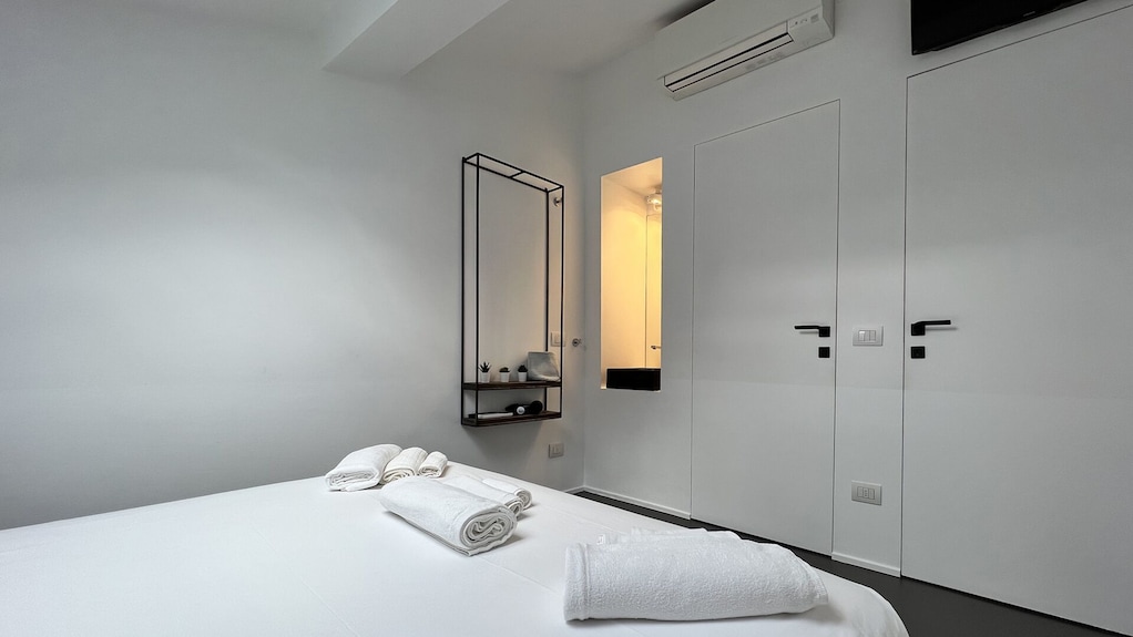 Beautiful Sky Suite, On 2 Levels Within Walking Distance Of The Franciscan Tavern - Modena