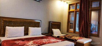 Quarto Triplo Standard | Wi-fi grátis, roupa de cama fornecida 