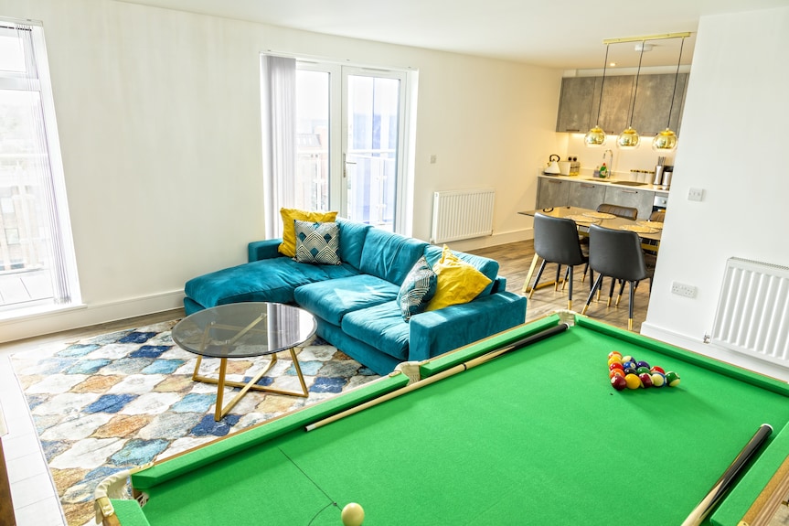 Attractive Cosy 2 Bedroom Penthouse With Free Parking Inside Romford Centre - ブレントウッド