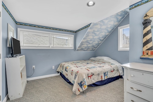 Historic Boat House On "The Water's Edge" - Cape May, NJ