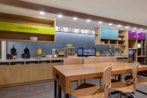 Café da manhã com buffet grátis todos os dias