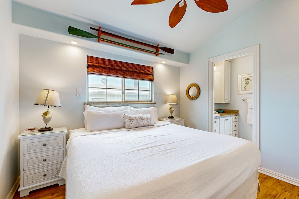 2 Pools, Tennis & Golf | Renovated Canal-front Retreat | 10 Minutes To Beach - Port Isabel, TX