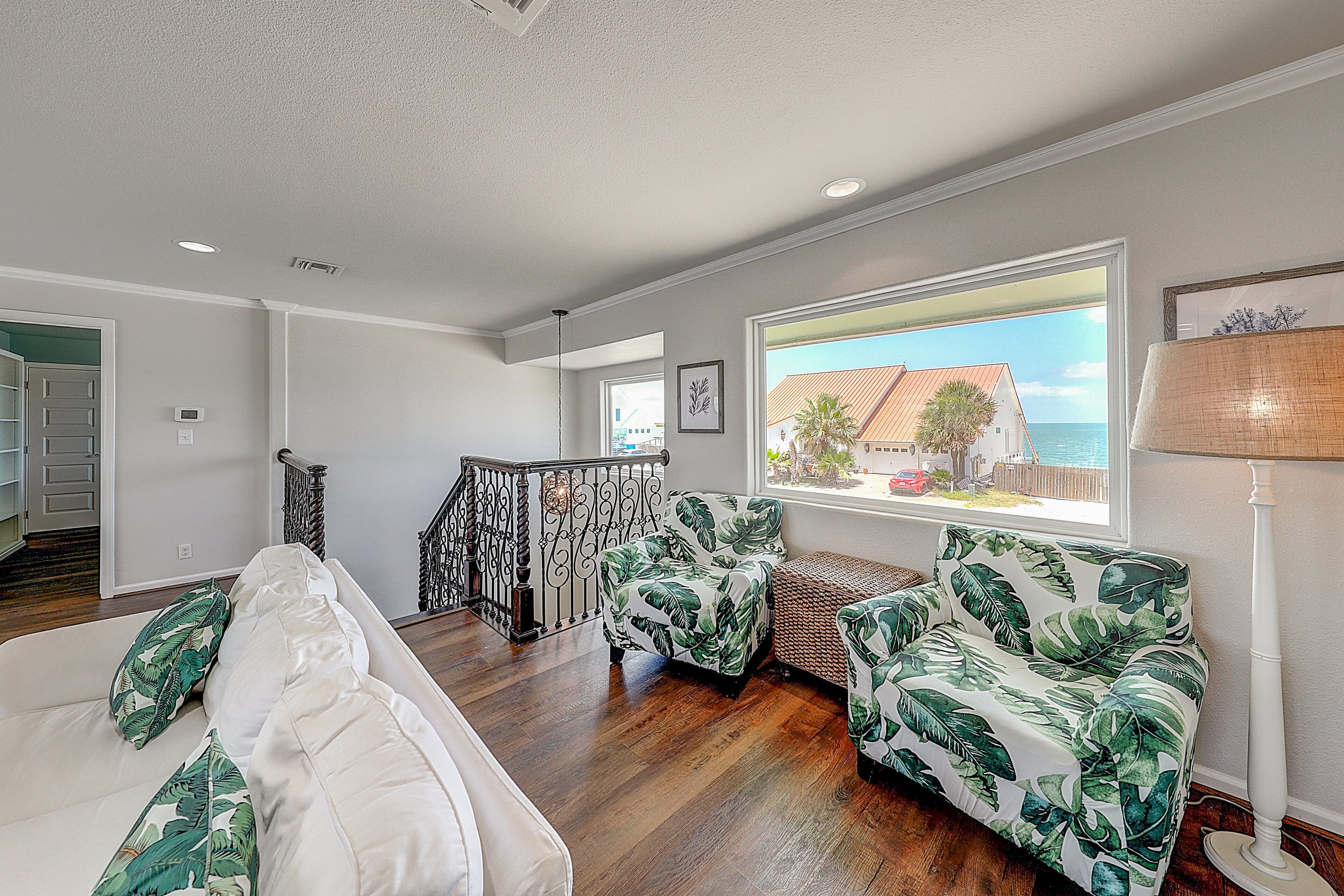 Stylishly Remodeled Home W/ Canal Views & Private Deck - Near Beach - Rockport, TX