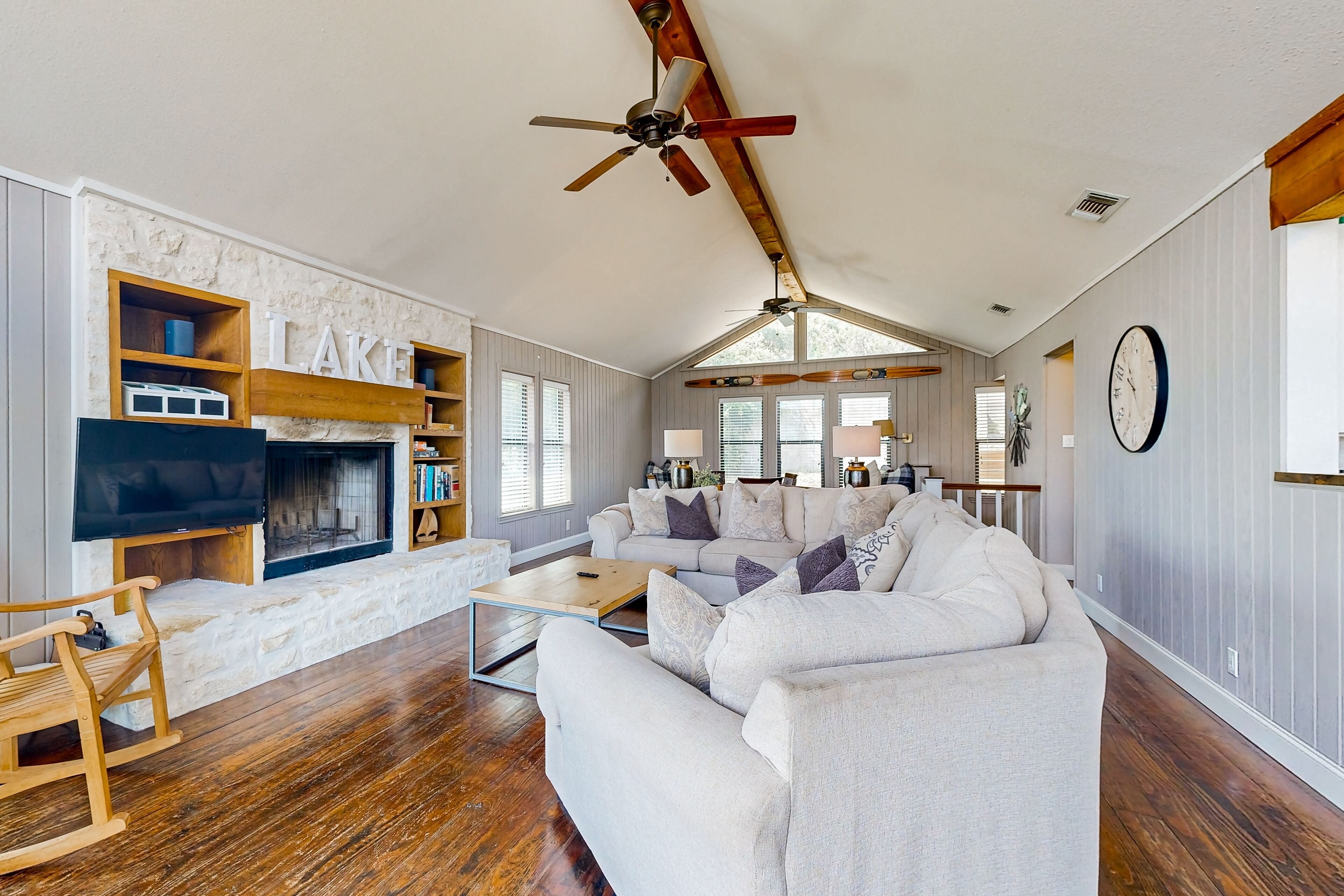 Spacious Lakefront Hideaway With Decks, Grill, Billiards, Tennis & Pool - Spicewood