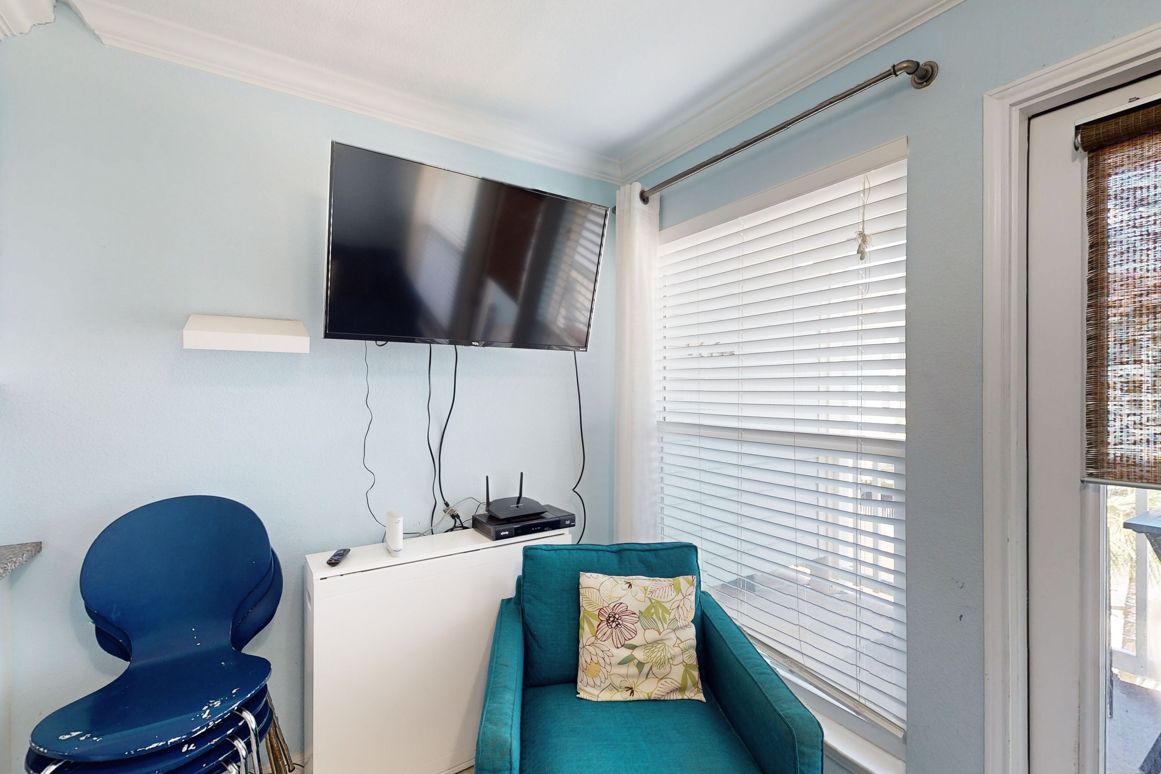 Relaxing Beachfront Condo W/ Pool & Hot Tub - Bermuda Beach, TX