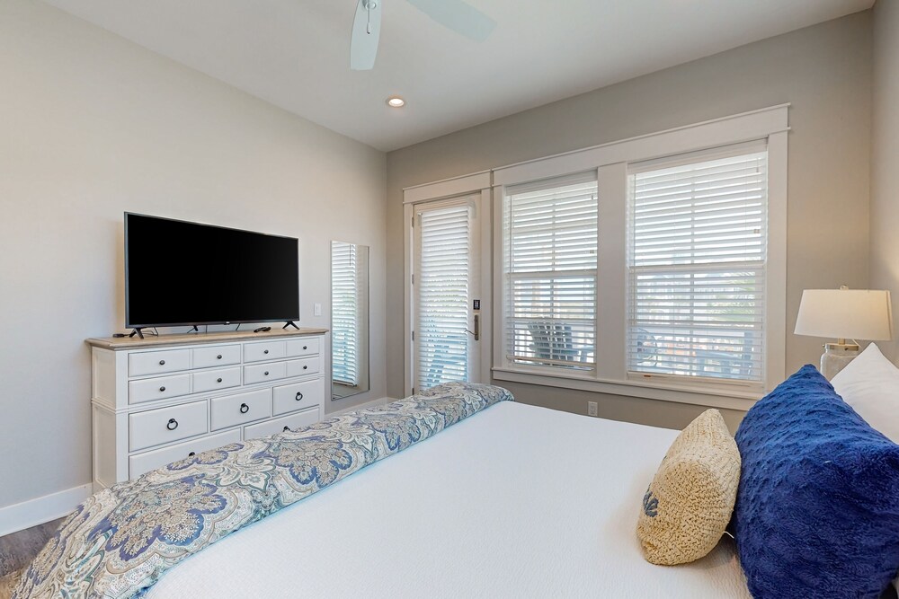 Perfect Palmilla Beach Townhome | Near Resort Pool, Beach Access & Golf - Corpus Christi, TX