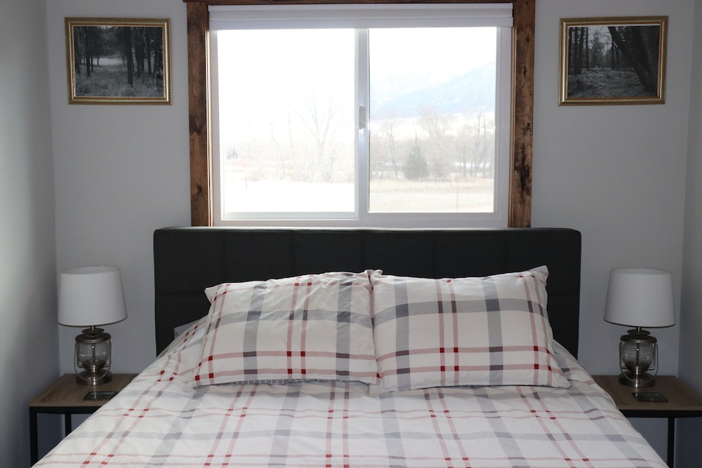 River Rest Luxury Cabin - The Beaverhead. Beautiful River And Mountain Views!!! - Butte, MT