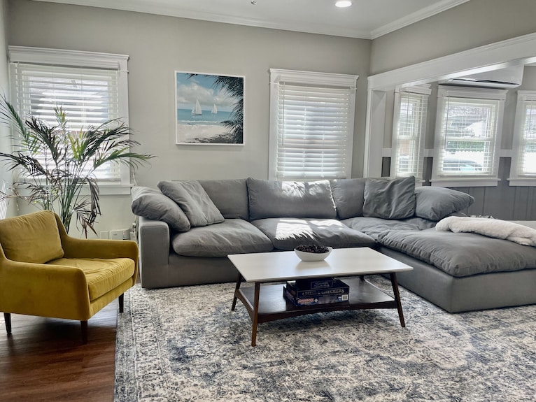 Spacious Beach House, Private Oasis, Family Friendly, Ac+w/d, Large Backyard - Long Beach, CA