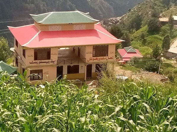 Fachada da propriedade