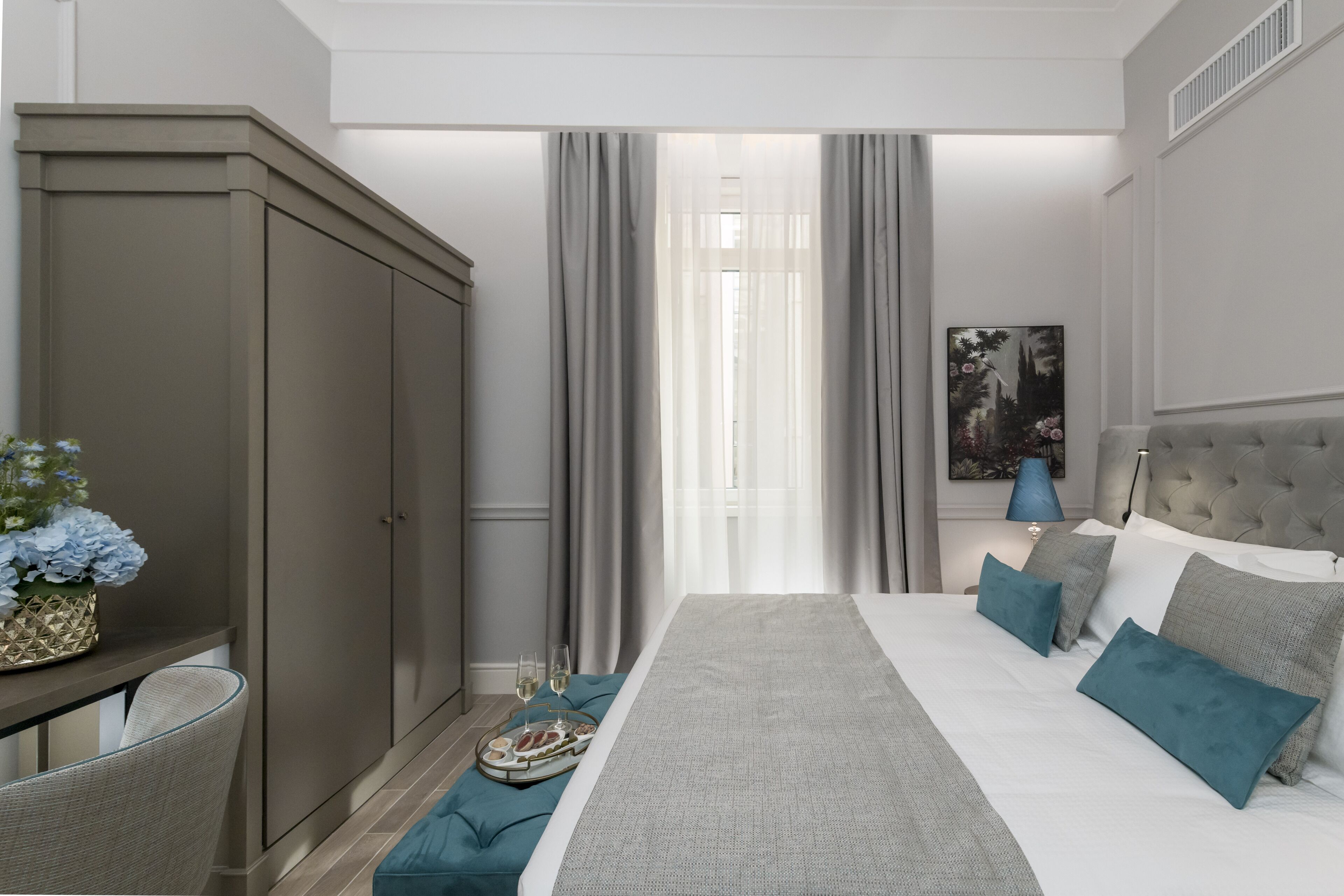 Quarto clássico | Roupas de cama premium, frigobar, cofres nos quartos, escrivaninha