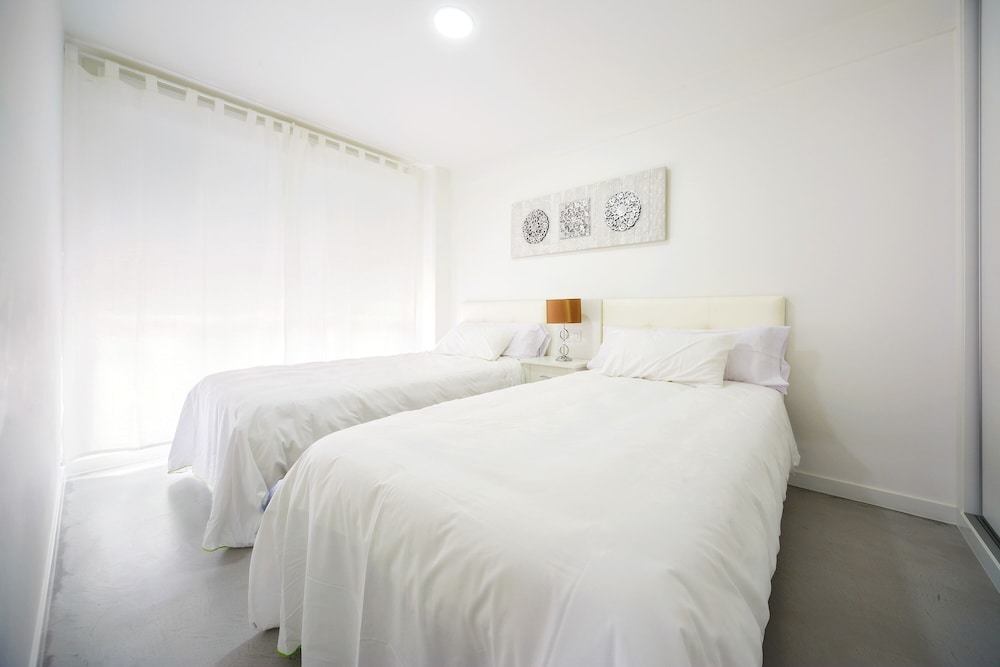 Apt 2 Bedrooms - 3 Pax | Rueiro 17 - Bass B - A Coruña