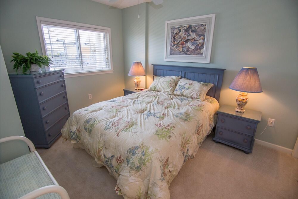 Lovely 2 Bedroom Bay Front Condo With Pool And Screen Porch - Ocean City Beach, MD
