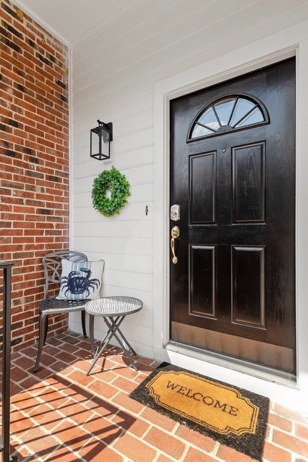 Modern Cary Townhome | Dog-friendly| King Bed - Cary, NC