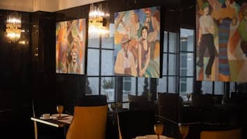 2 restaurantes, pequenos-almoços servidos