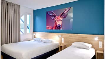 Quarto, várias camas | Wi-Fi de cortesia, roupa de cama