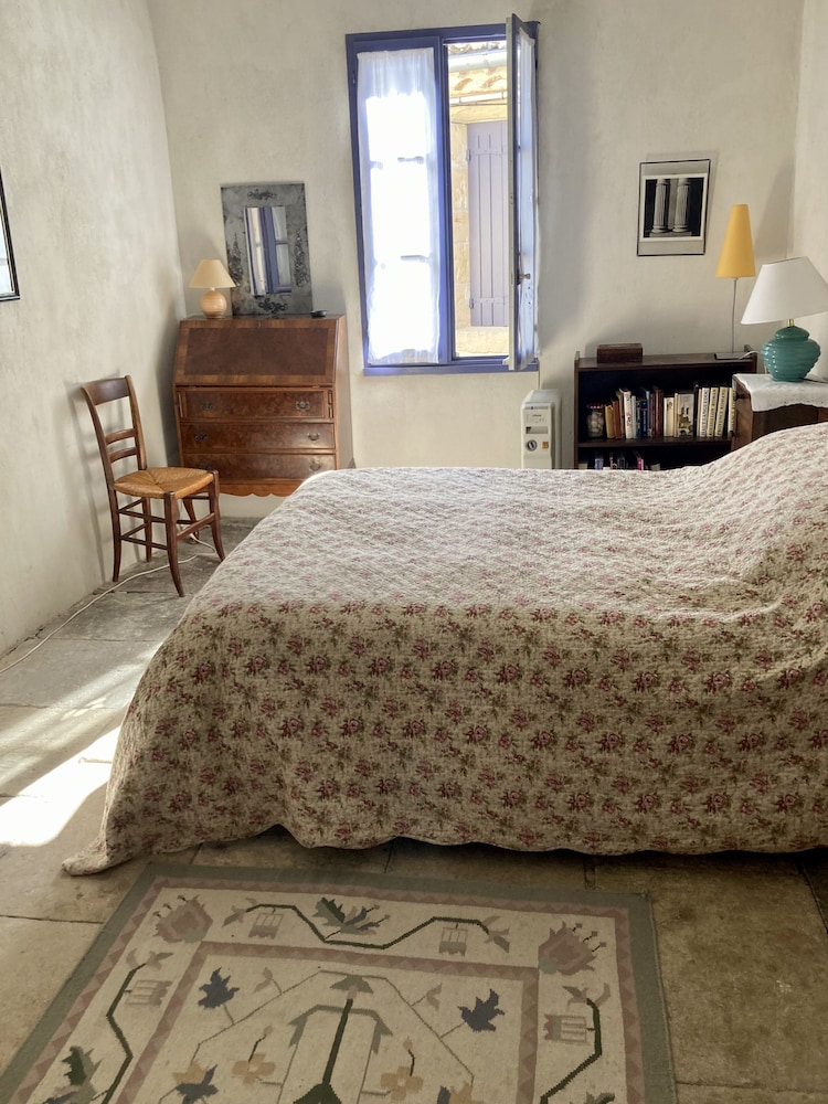 Charming Village House, Maison Bleu, Near Beaches, Mountains, Historic Sites - Nîmes