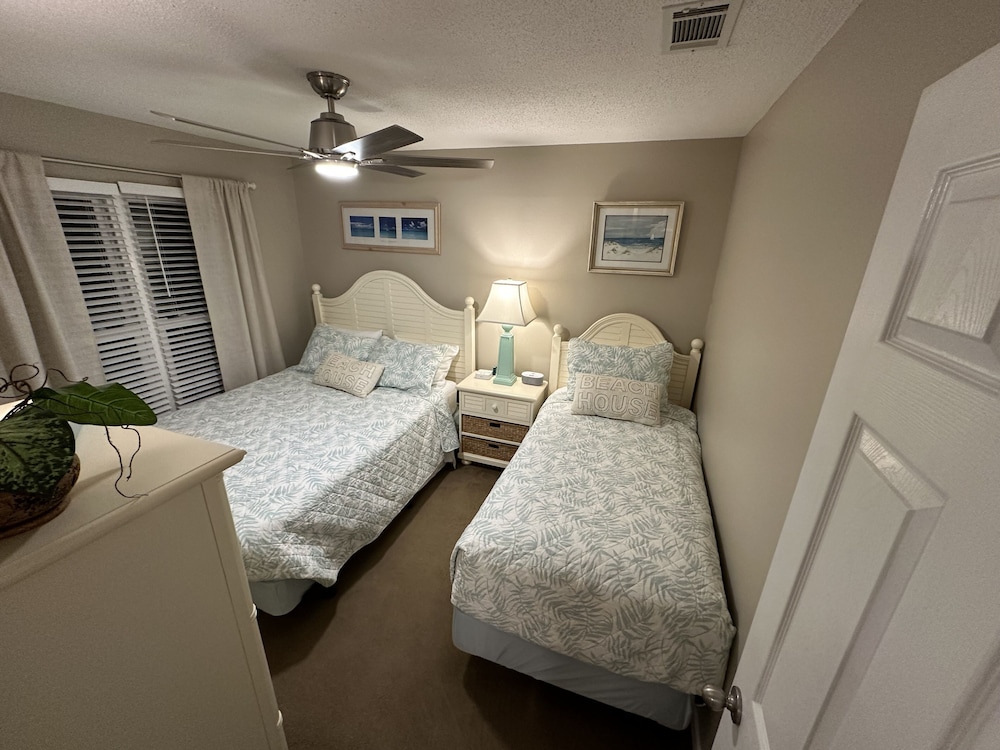 Sandpiper Cove 3206-free Beach Service, Par 3 Golf & Pickleball Courts, 5-pools - Destin, FL
