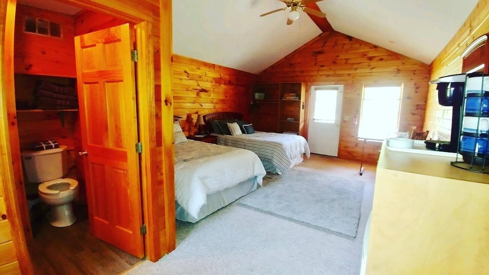 Cozy 1 Room Cabin With Bathroom - State of New York