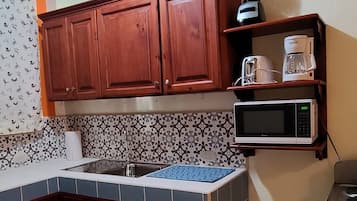Apartamento superior | Cozinha privada | Geladeira grande, micro-ondas, fogão, cooktop
