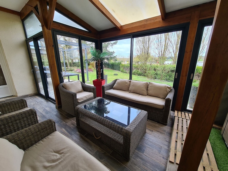 Luxurious Lakeview Retreat: Hot Tub, Bbq, Playground, Near Zooparc & More! - Loire Valley