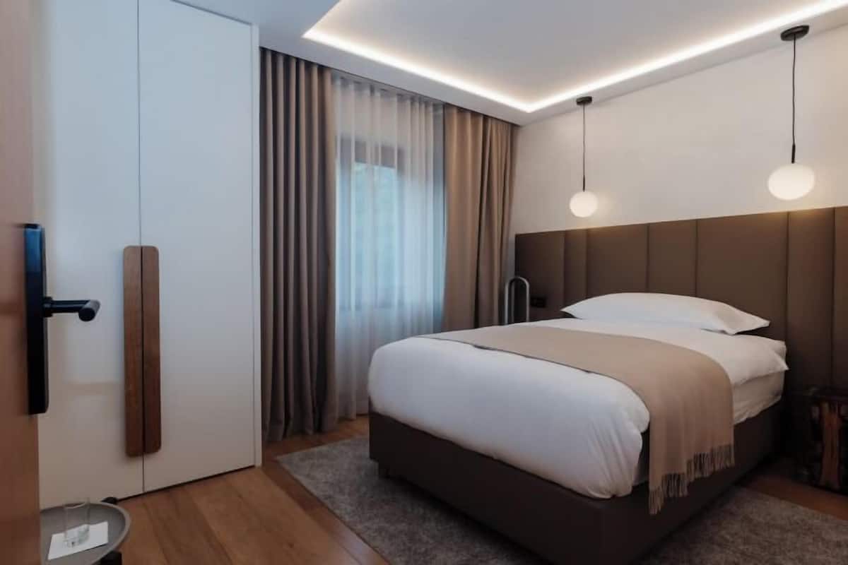 Roupas de cama antialérgicas, cofres nos quartos, quartos à prova de som