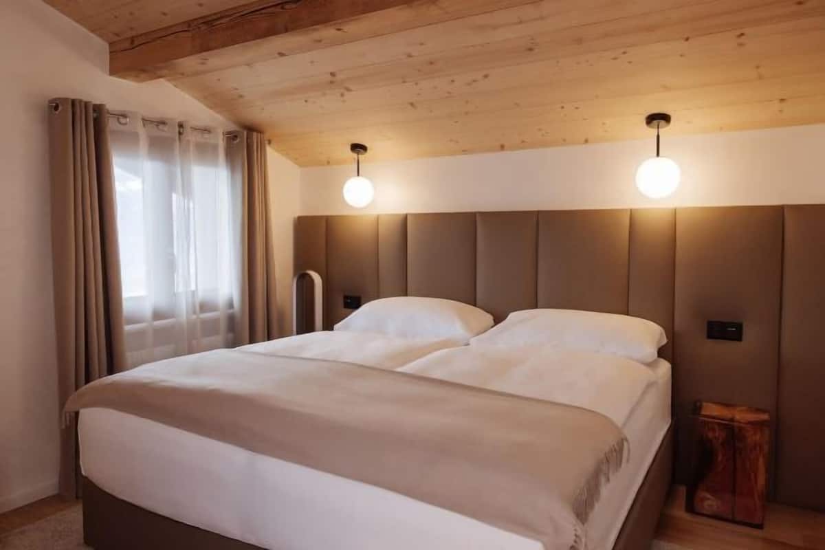 Roupas de cama antialérgicas, cofres nos quartos, quartos à prova de som