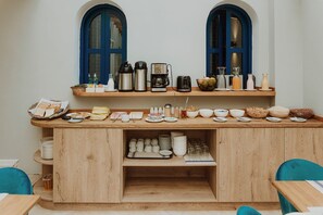 Pequeno-almoço tipo buffet diário incluído