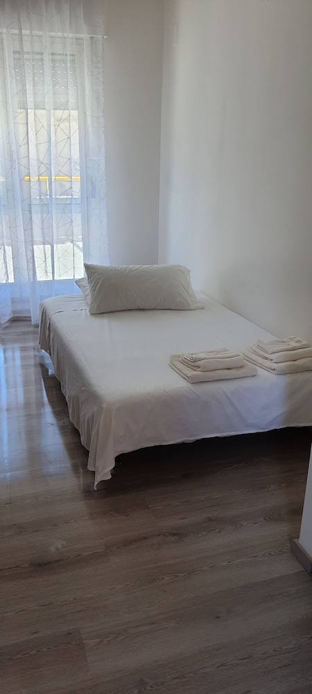 The Apartment Is Located Right In The City Center. Parking Available - 칼리아리