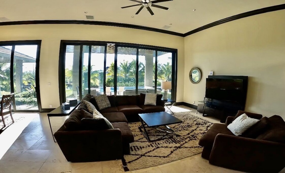 Luxury Water Front Villa Freeport Bahamas - The Bahamas