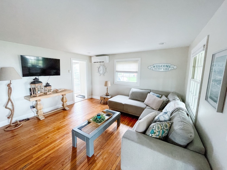 Private Waterfront Belle Point Shores Cottages - Kingsville