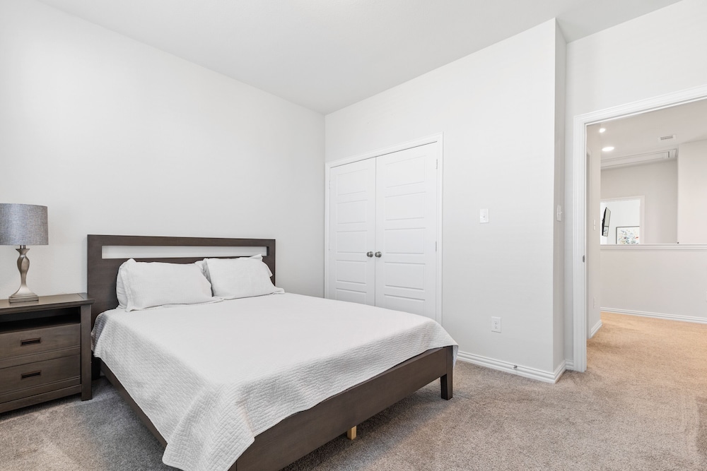 Spacious Irving Townhouse - Ideal Location! - Irving