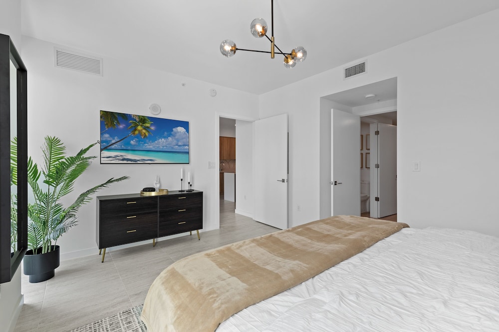 "Discover Wynwood's Nightlife Oasis: Stylish 1/1 Apartment With Guest Bed!" - Miami, FL