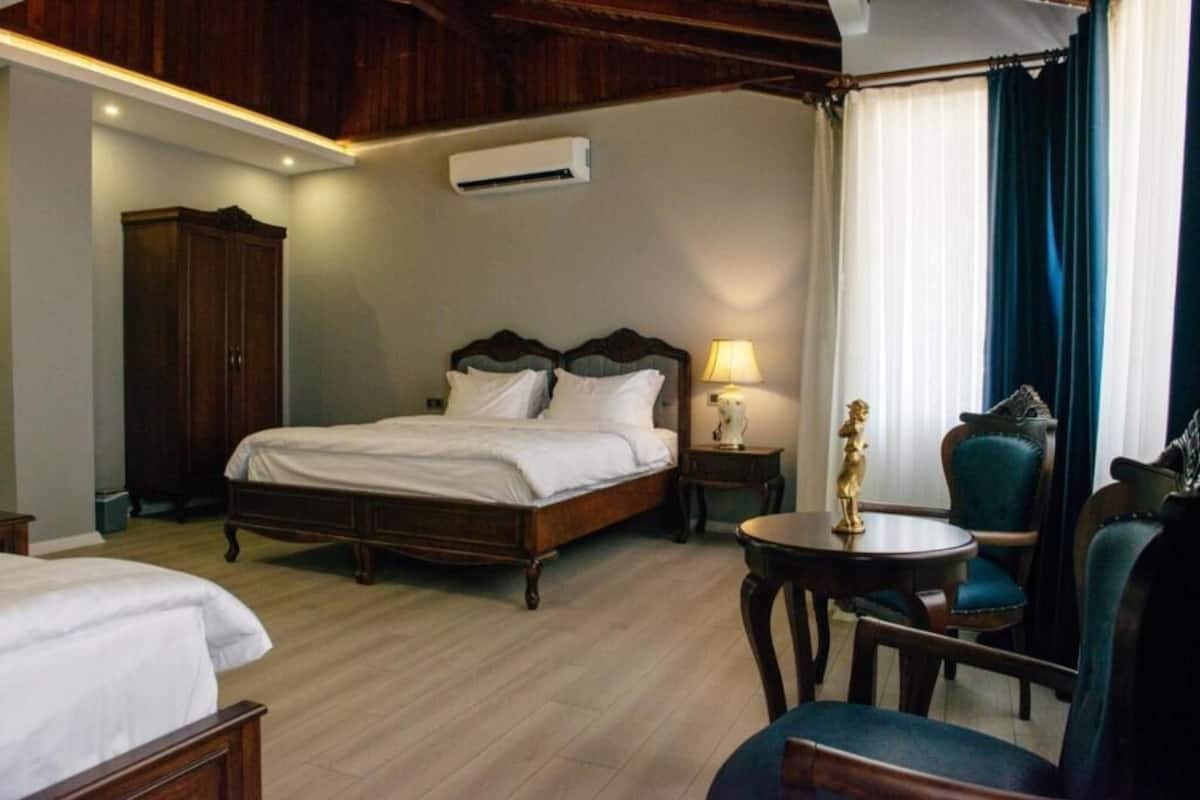 Quarto quádruplo família | Frigobar, Wi-Fi de cortesia, roupa de cama