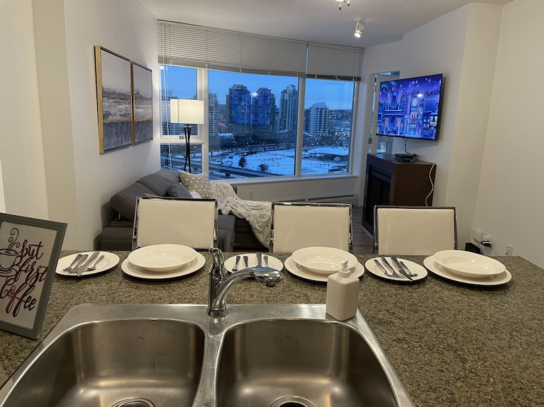 Lovely 1 Bedroom Condo With Amazing View - North Vancouver