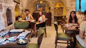 Pequeno-almoço completo diário incluído 