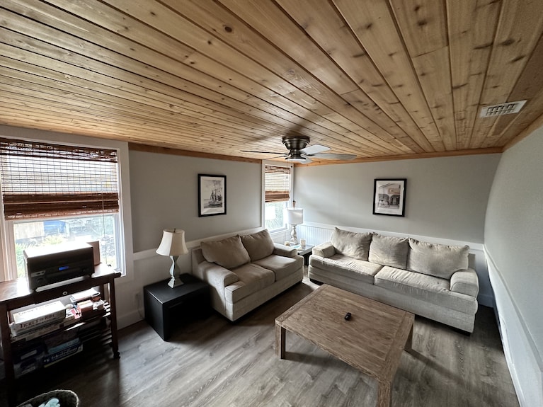 Island Beach Barn - Charming Vacation House With Bay/dock And Beach Access - 보카 그랜드