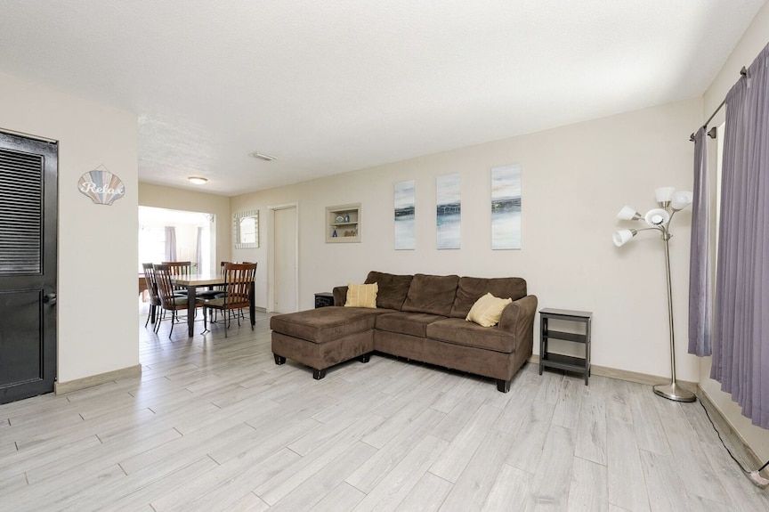 Spacious Home With Pool Table 10 Minutes From Beaches And Speedway - 戴通納海灘