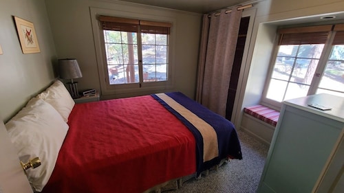 Cozy Historic Cabin - Short Walk From Town Center! - Mount San Jacinto State Park, Idyllwild-Pine Cove