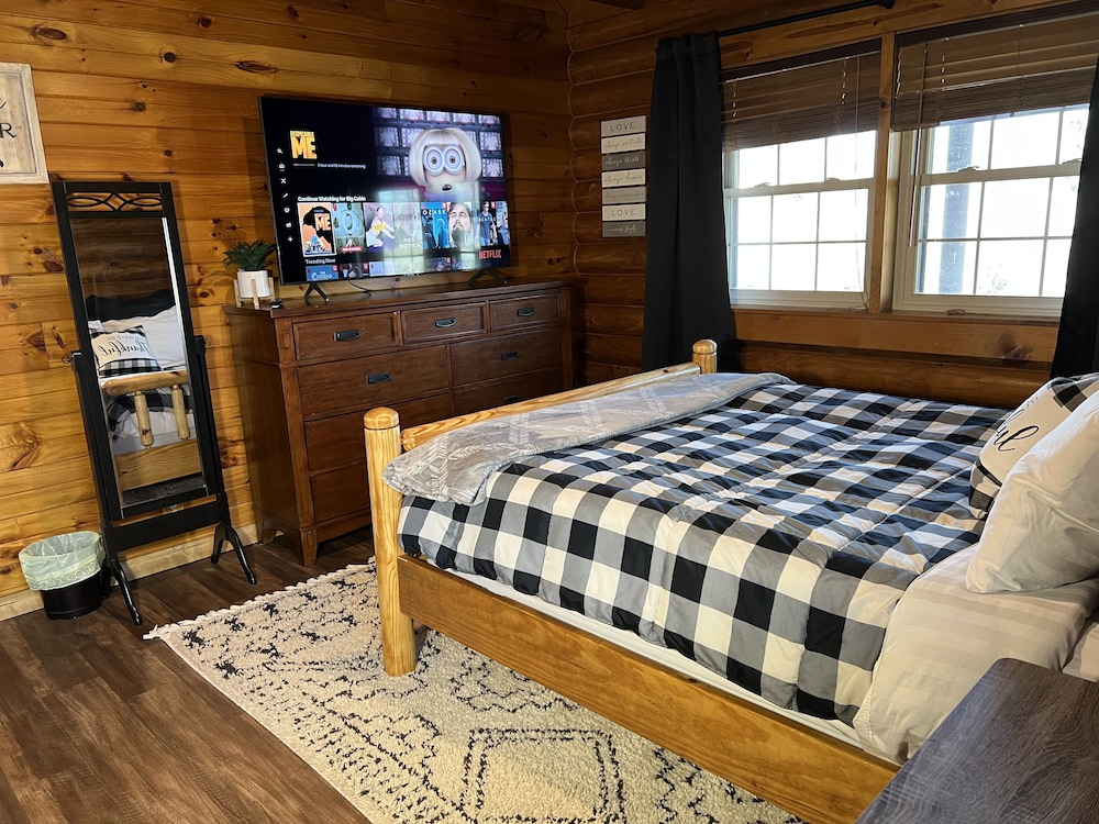 Cozy Perrysburg Cabins - Modern 2 Bedroom With Large Loft & Sleep#bed! - Toledo, OH