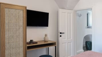 Suite, 2 quartos, vista para a piscina | Minibar, secretária, quartos insonorizados, Wi-fi grátis