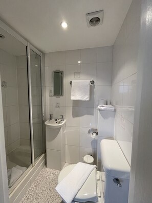 Produtos de toalete grátis, secador de cabelo (mediante solicitação)